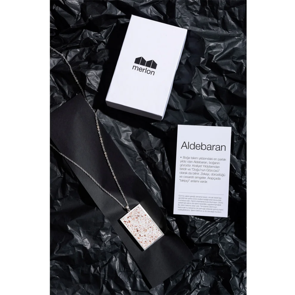 Merlon - Aldebaran Necklace Brown | hipicon