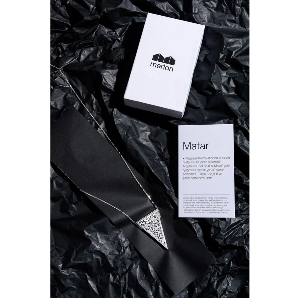 Merlon - Matar Necklace Black | hipicon