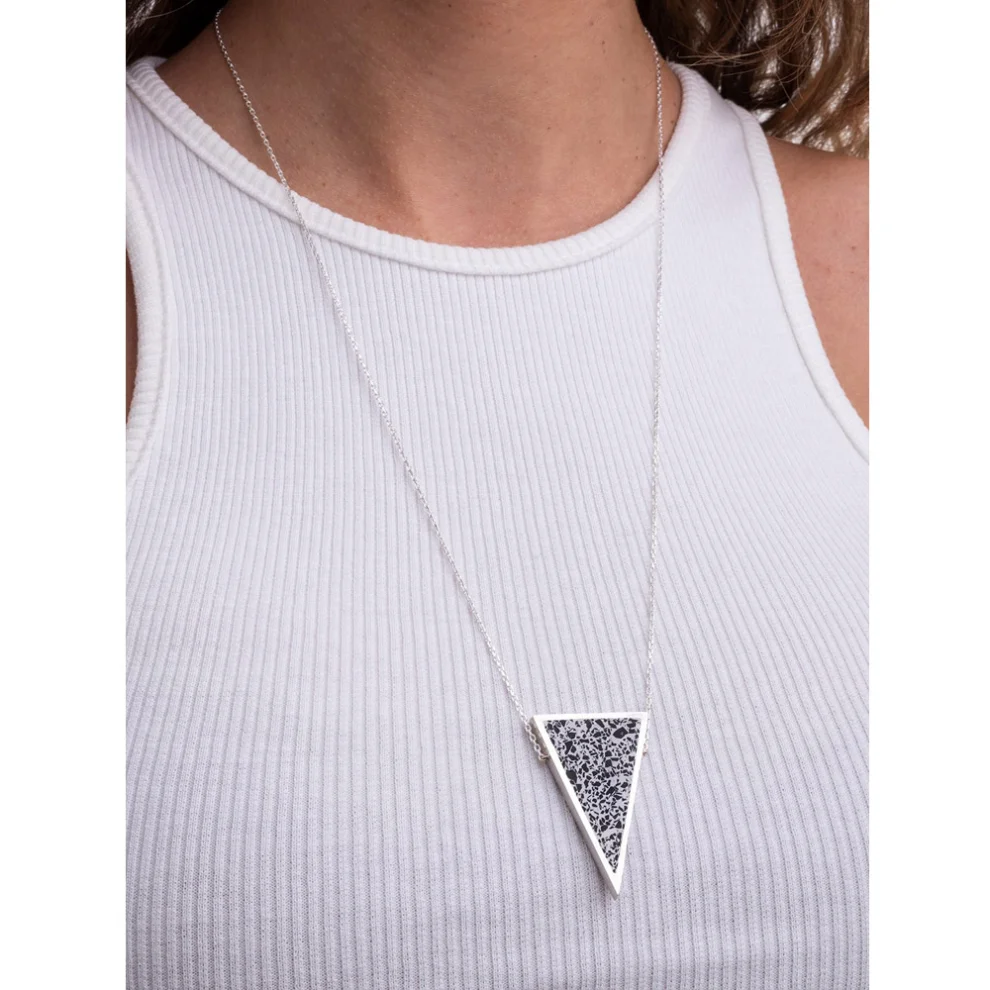 Merlon - Matar Necklace White | hipicon