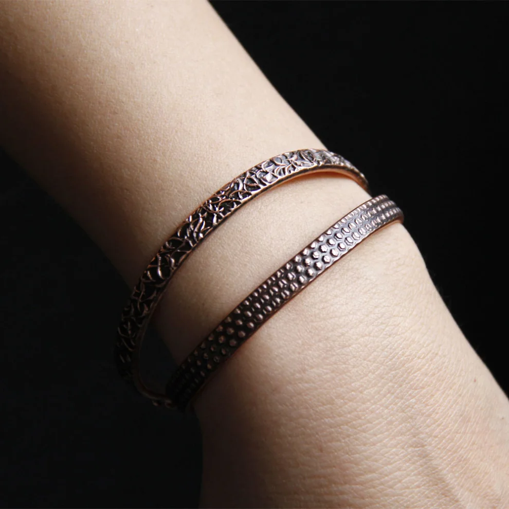 Coho Objet - Tılsım El Yapımı Antique Dokulu Bakır Bileklik | hipicon