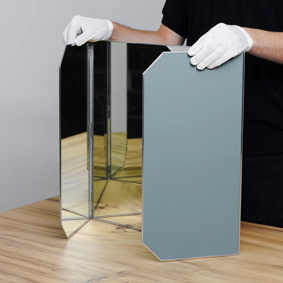 El Crea Designs - Silver Desktop Makeup Mirror With Cover | hipicon