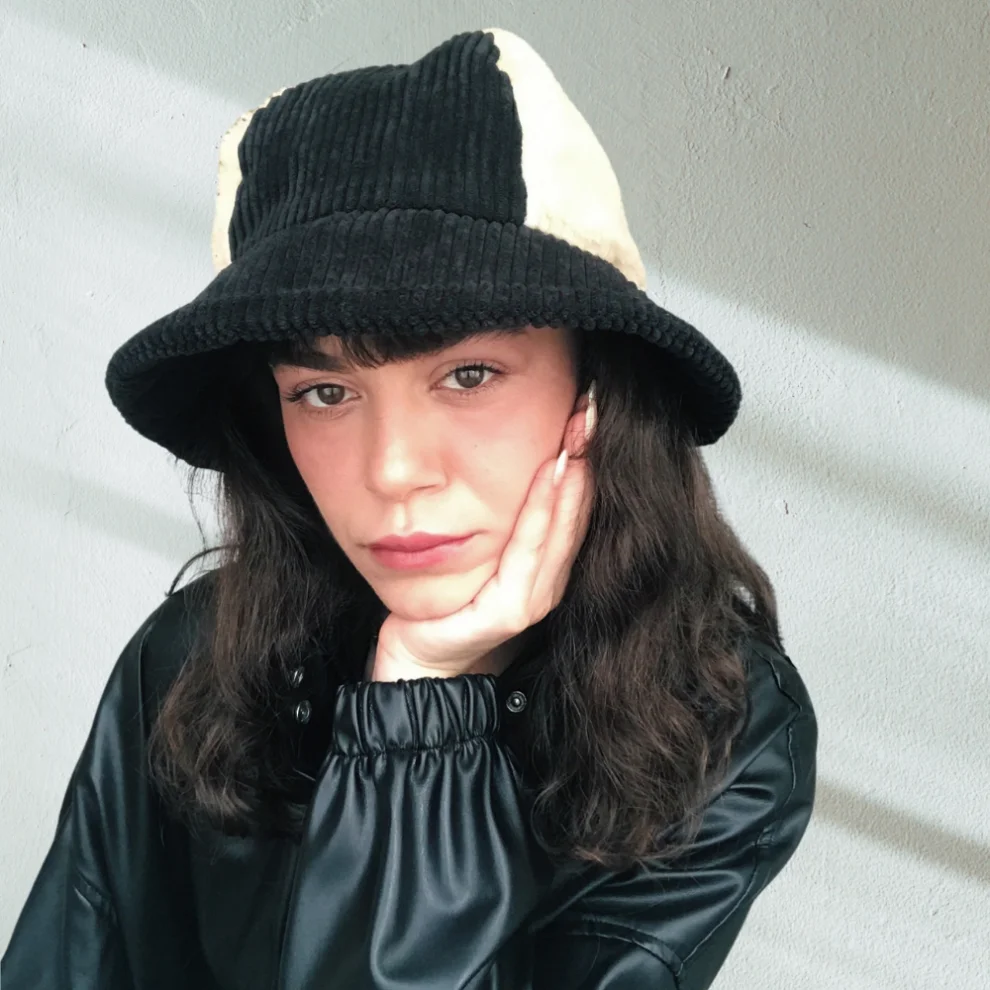 Thirty Three Design - Velvet Hat S Black-Cream | hipicon