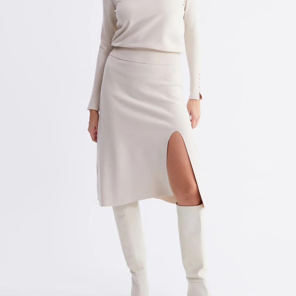 Joinus - Basic Tricot Knit Skirt With Slit L Beige | hipicon