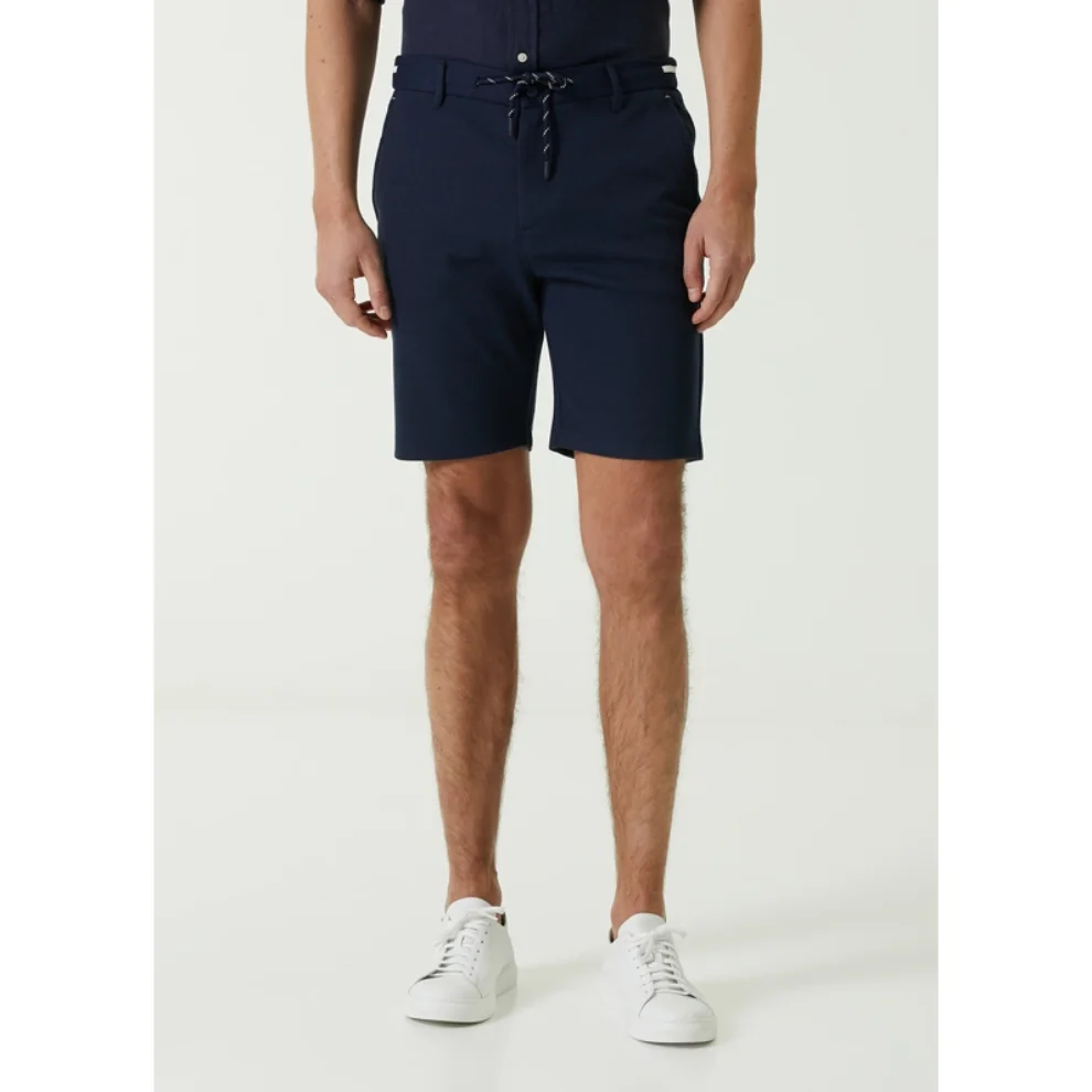 Fiji - Men's Pique Bermuda Shorts L Navy Blue | hipicon