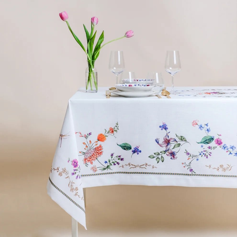 Foa Design - Violetta Tablecloth | hipicon