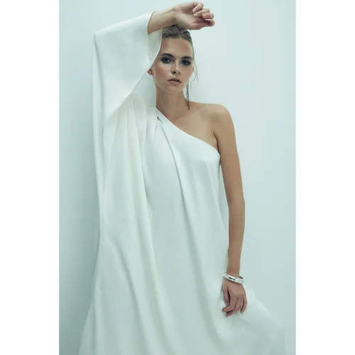 Nazlı Ceren - White Venus One-shoulder Satin Maxi Dress In White Swan ...