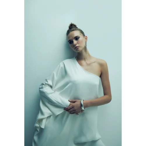 Nazlı Ceren - White Venus One-shoulder Satin Maxi Dress In White Swan ...