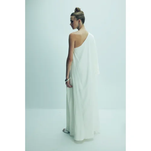 Nazlı Ceren - White Venus One-shoulder Satin Maxi Dress In White Swan ...