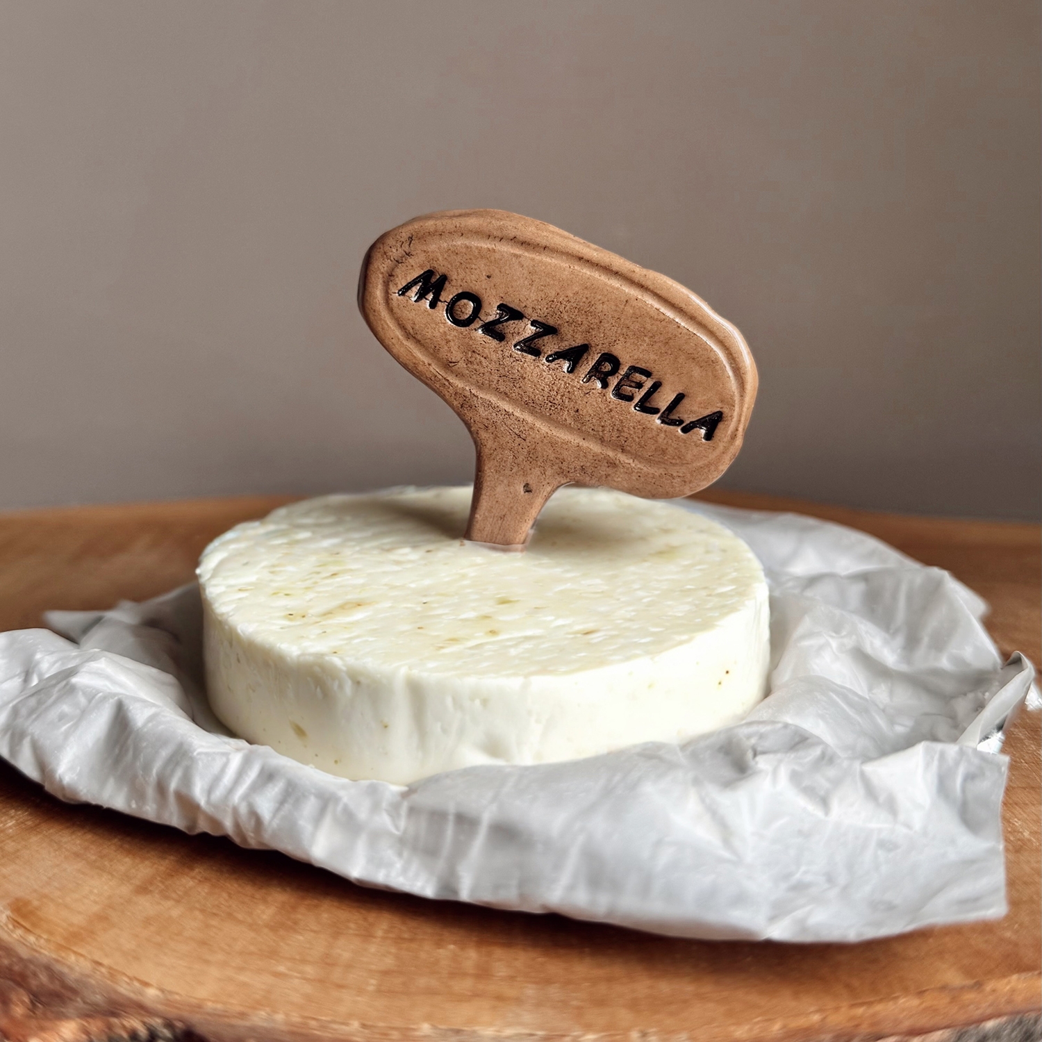 mozzarella cheese color